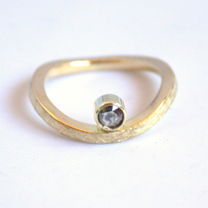 Gouden ring | Classic Wave & Diamant – Goudsmederij Goedbloed